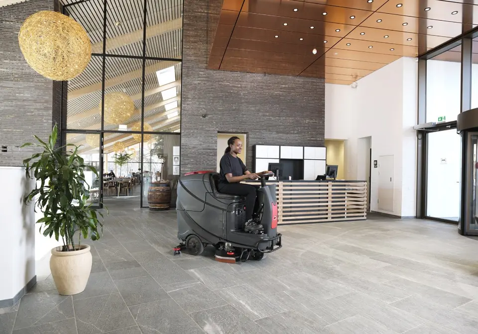 Automatic scrubber/dryer Nilfisk Viper AS710R-EU RIDE-ON SCRUBBER 24V ...