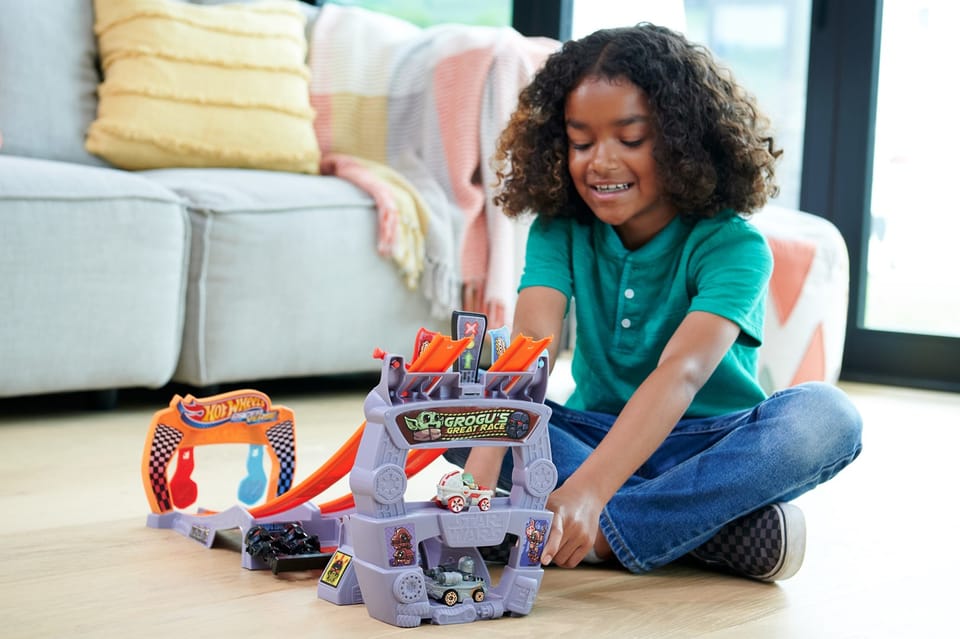 Hot Wheels Racer Verse RACERVERSE Grogu's Great Race Track Set ...